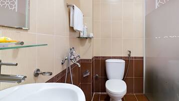 Um polibã, artigos de higiene pessoal grátis, um secador de cabelo