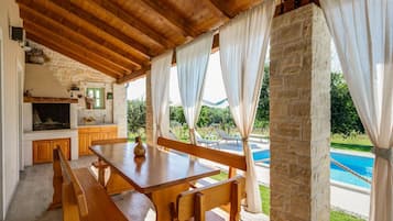 Villa | Restaurantes