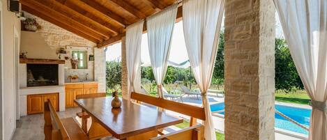 Villa | Restaurantes