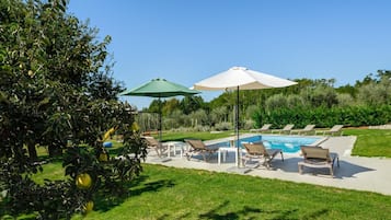 Villa | Piscina | Piscina interior, piscina exterior