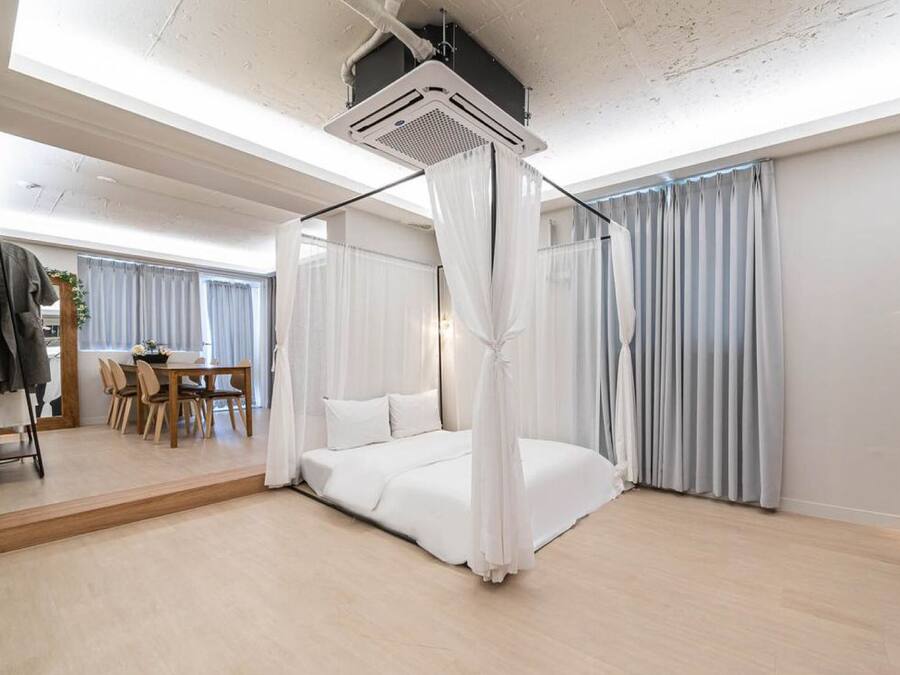 Party Room | Roupa de alta qualidade, com decoração personalizada