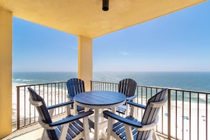 Apartamento Signature em Condomínio Fechado, 1 quarto, cozinha, vista para a praia | Varanda