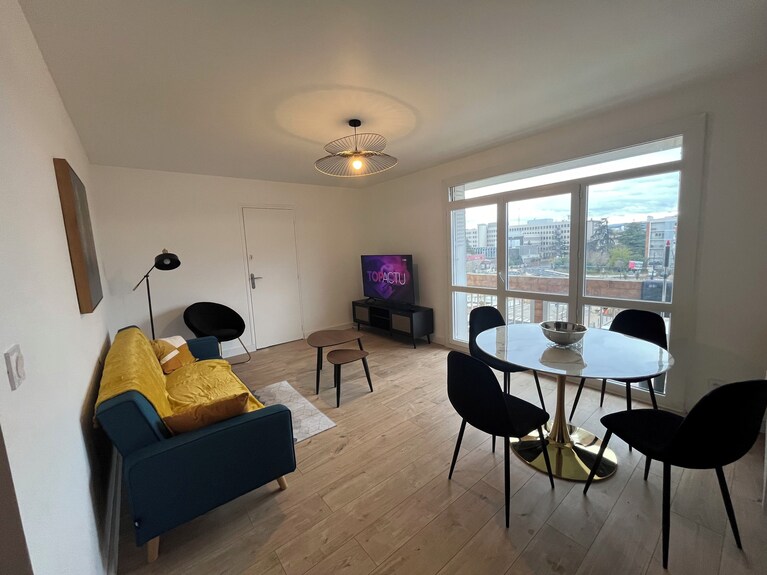 Skyview Apartment 4 Bedrooms + Parking - Valence