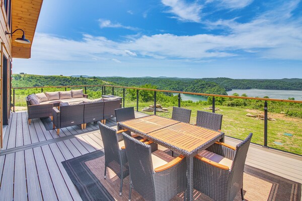Stunning Hilham Home W/ Hot Tub, Views & Fire Pit! - Dale Hollow Reservoir, TN