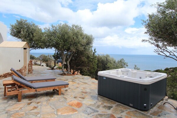 Villa Rouvis With Outdoor Hot Tub - Naxos