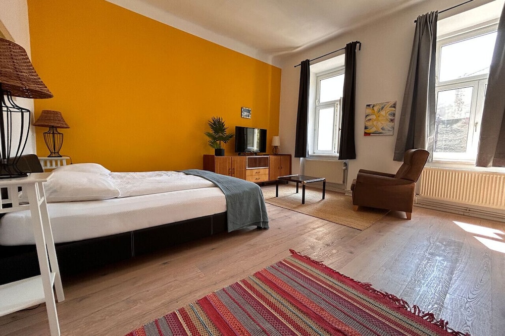 Yellow Palm - Vienna