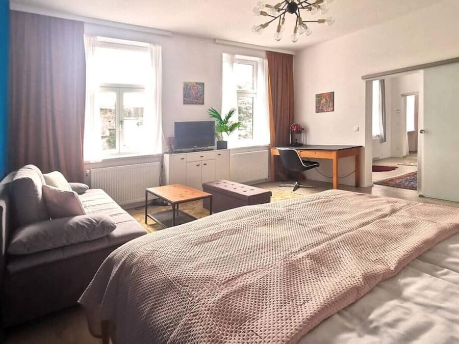 Apartamento, vista para o pátio | 1 quarto, individualmente decorados, individualmente mobiliados