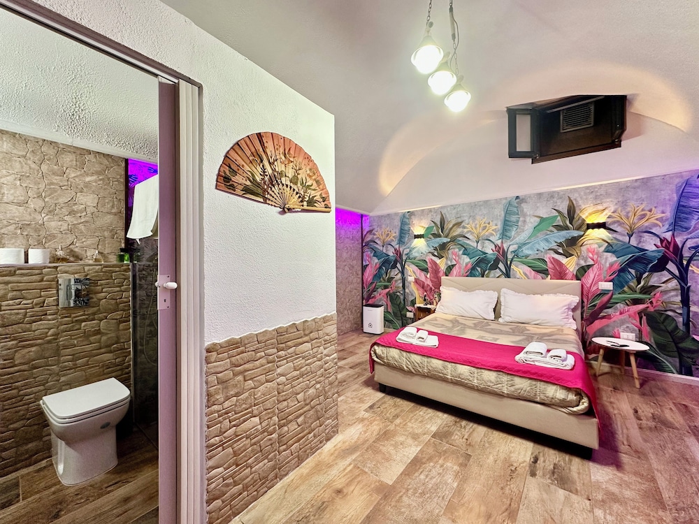 Window In The Stone Naples - Неаполь