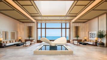 2 bares/lounges, saguão/lounge