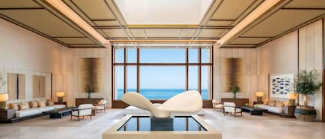 2 bares/lounges, saguão/lounge