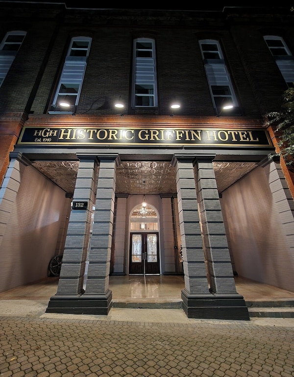 历史格里芬酒店 - 格里芬