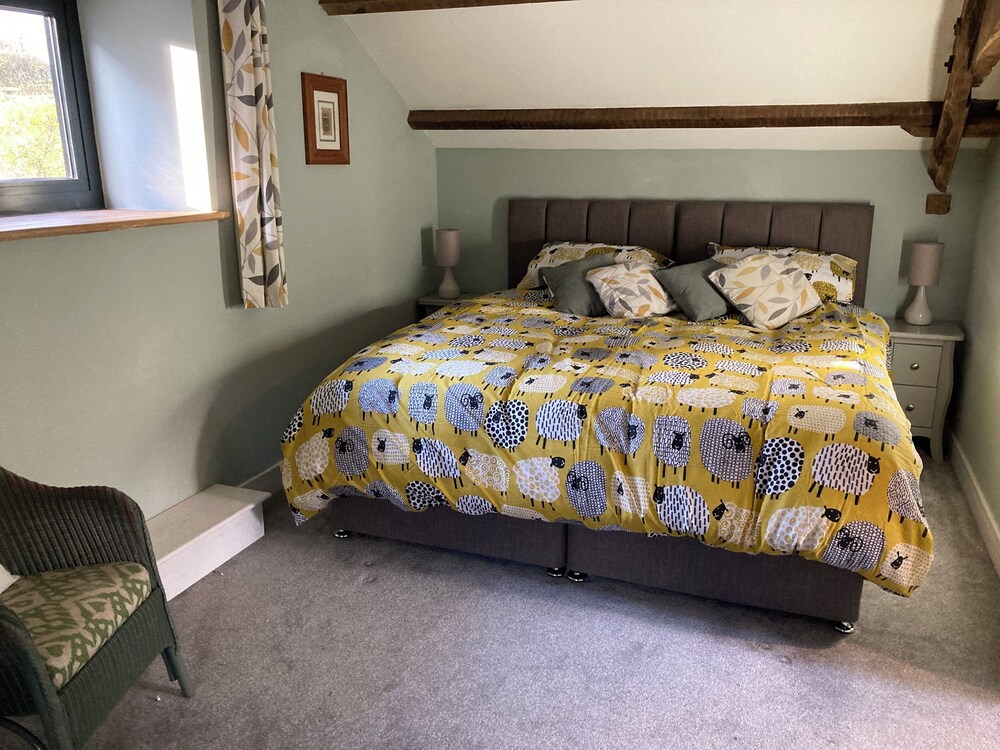 Cosy 2 bed barn in Bannau Brycheiniog national park, with outdoor patio ...