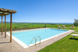 Piscina exterior sazonal