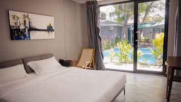 Quarto casal superluxo | Cofres nos quartos, escrivaninha, espaço de trabalho para notebook