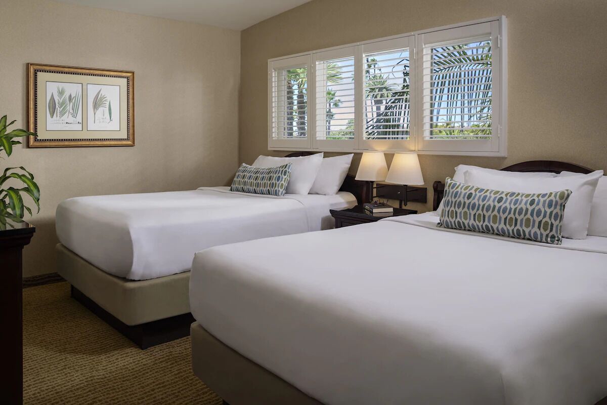 3 Partial Bay View Suite Queens, Bahia Resort, On-site Dining, Game Room, Pool - California