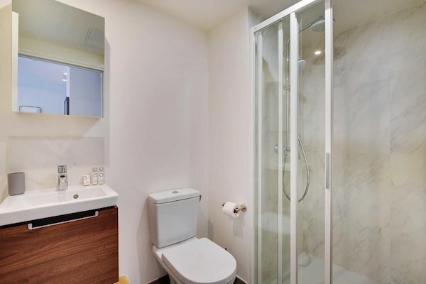 Studio Deluxe Apartment With Wifi, Ac In Wonderful Levallois-perret - Levallois-Perret