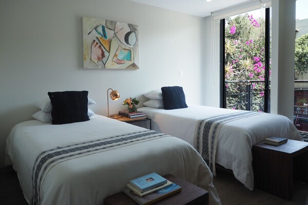 Jardines De Pushkin By The Local Way - Mexico City