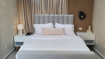 Quarto júnior, 1 cama de solteiro grande, sacada | 1 quarto, roupas de cama premium, edredons de pluma