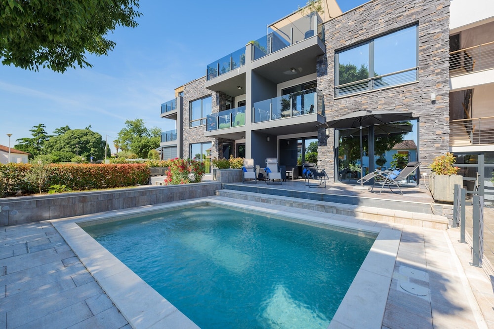 Pretty Apartment With Balcony - Poreč