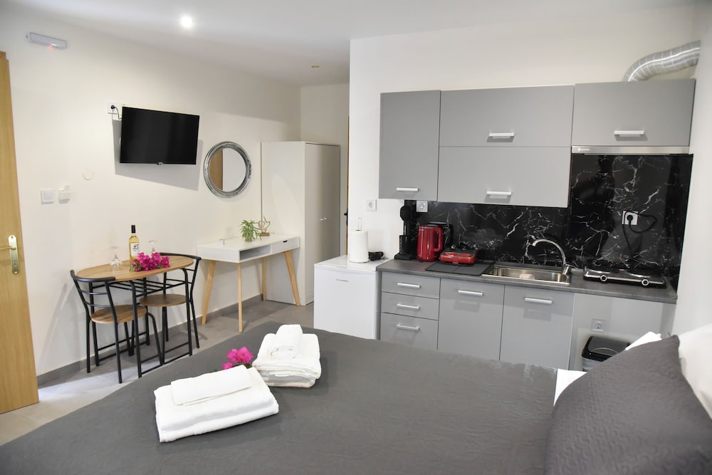 Aloha Inn - Эвбея