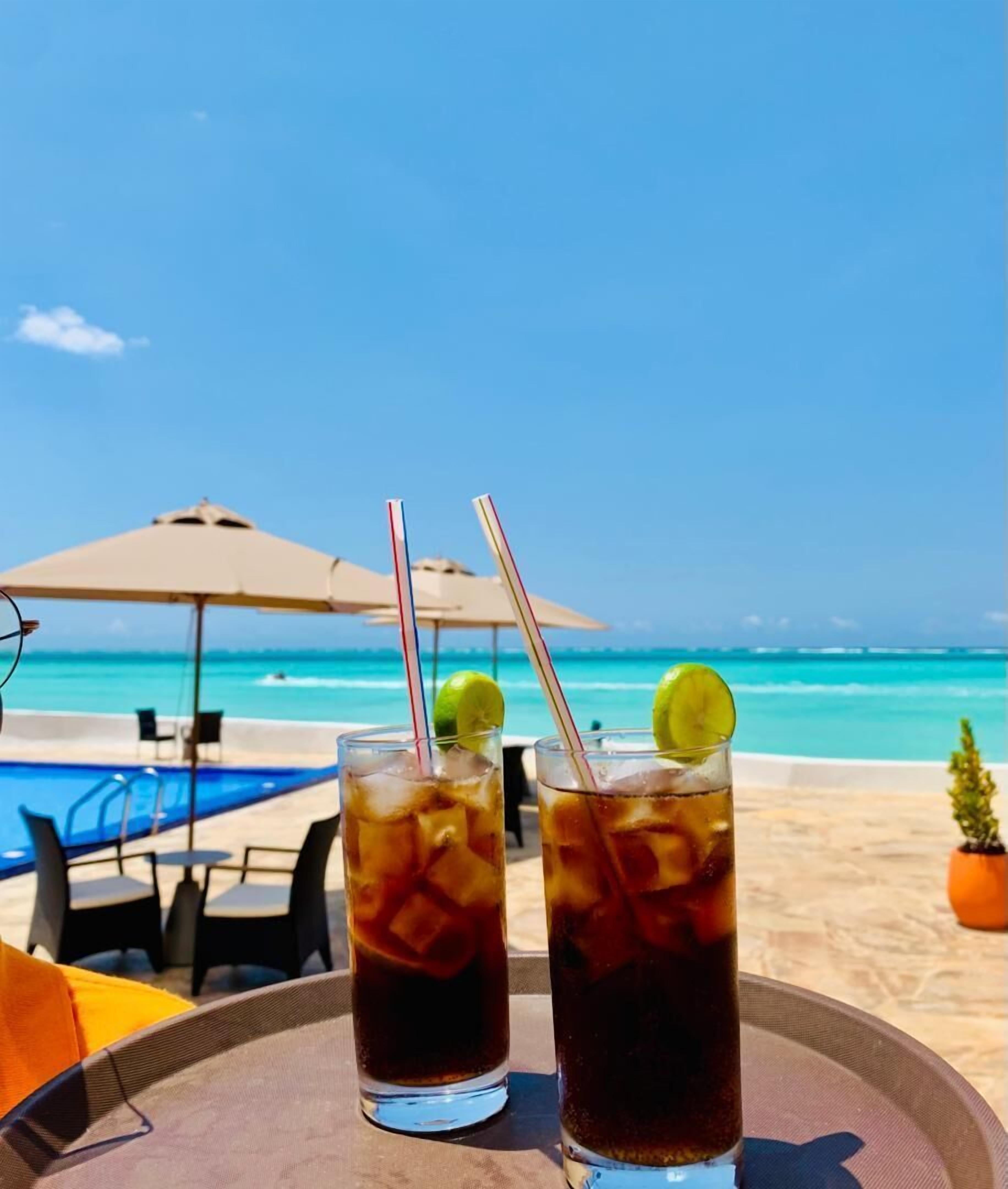 Bar à beira da piscina