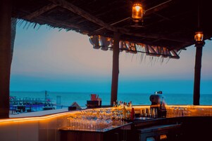 Bar à beira da piscina