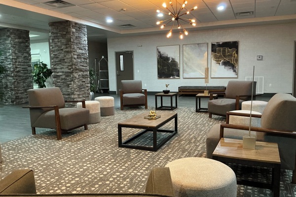 Área de estar no saguão