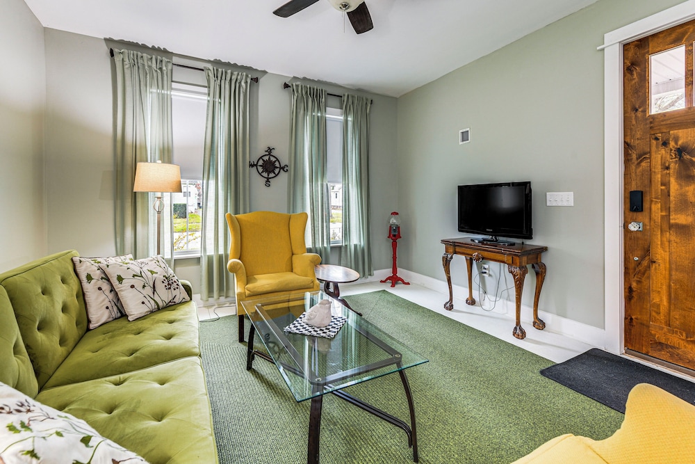 Newly Renovated Private Cottage Near Niagara River - Buffalo, NY