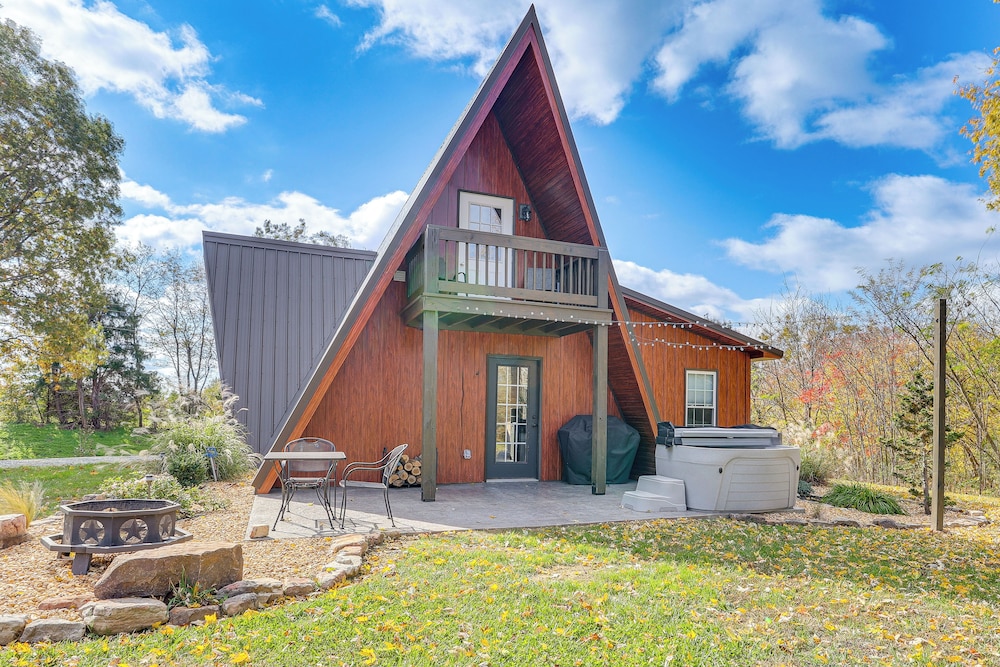 Hot Tub, Fire Pit, Bbq, On-site Pond: Kenton Cabin - Greenfield, TN