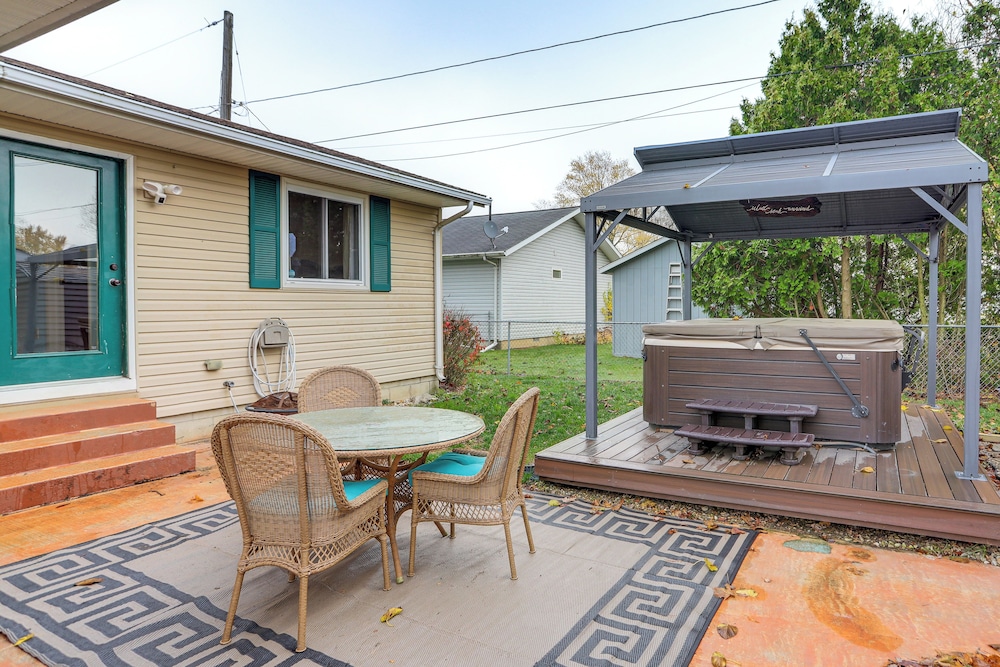 Walk To Sandusky Bay: Home W/ Hot Tub & Fire Pit! - Kelleys Island, OH