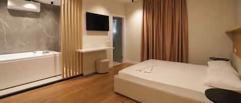 Quarto casal superior | Escrivaninha, quartos à prova de som, Wi-Fi de cortesia