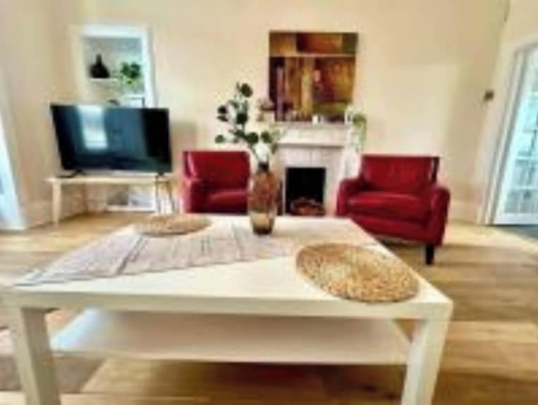 Dumbarton Cosy Home, Loch Lomond\n - Paisley