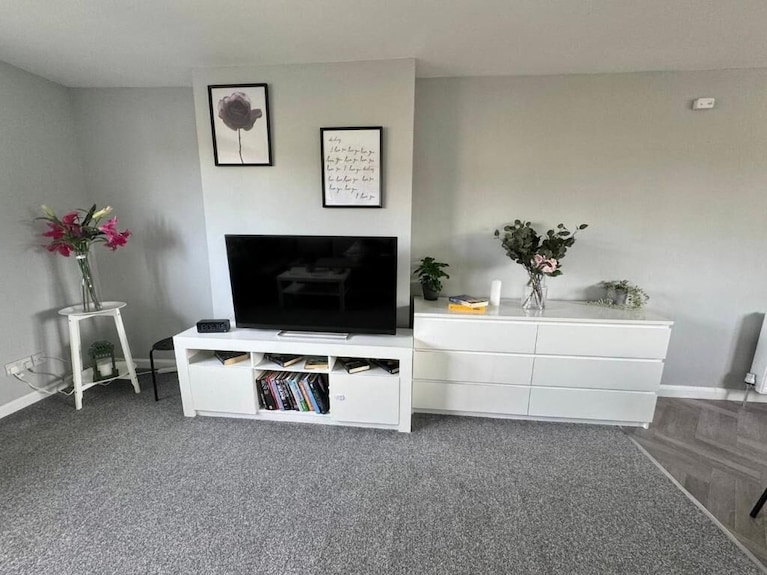 Clydebank Brand New 3bdr Home, Glasgow\n - Paisley