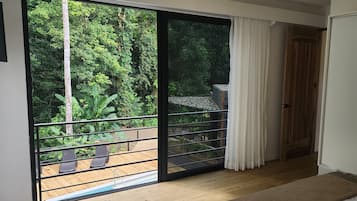 Quarto Quádruplo Standard | Cofre no quarto, secretária adequada para computadores portáteis