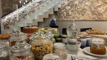 Café da manhã continental grátis todos os dias