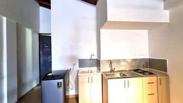 Loft, kitchenette, Vista para a cidade | 1 quarto, secretária, secretária adequada para computadores portáteis