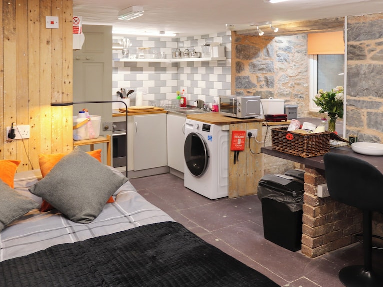 1 Bedroom Accommodation In Felinheli - Gwynedd