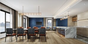 Quarto de hotel moderno com área de refeições, cozinha e uma grande janela com vista para o exterior.