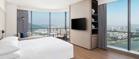 Suite Executiva, 1 cama king-size | Cofre no quarto, cortinas/cortinados opacos, ferro/tábua de engomar