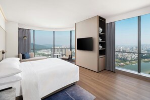 Suíte executiva, 1 cama King | Frigobar, cofres nos quartos, cortinas blackout