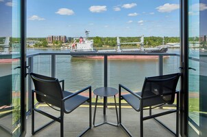 Cofre com capacidade para portátil, secretária 