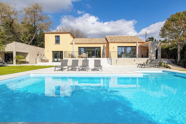 Modern Villa With Heated Pool And Garden - French Riviera