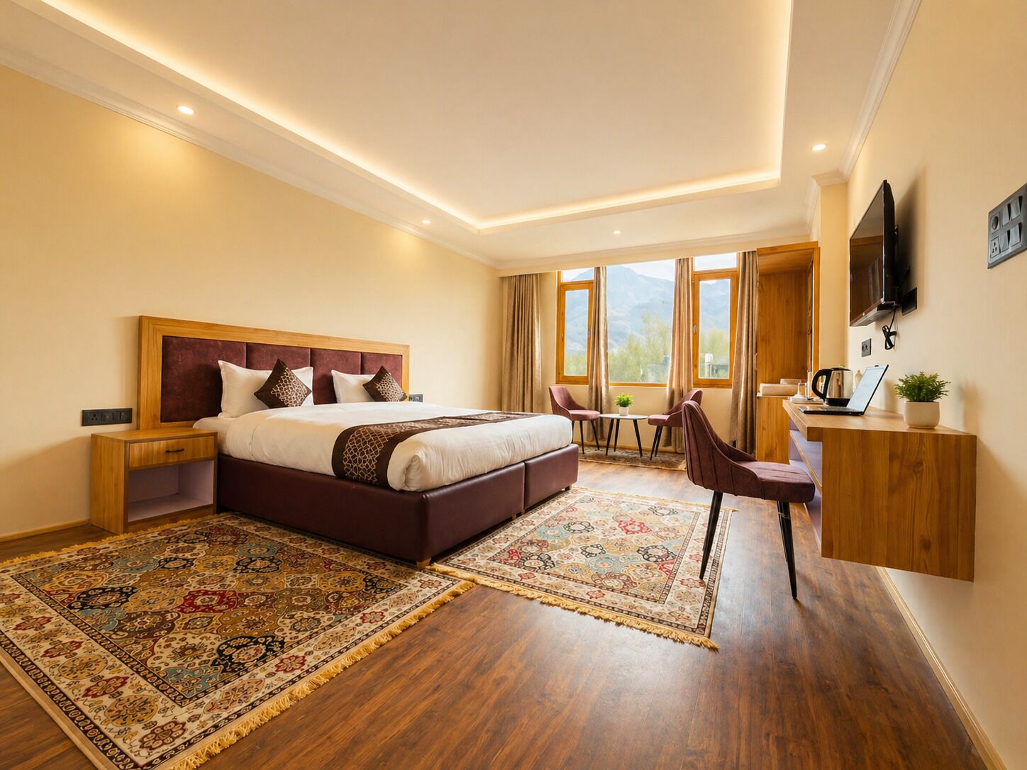 Quarto Premium, varanda, vista para a montanha | Cofre no quarto, secretária 