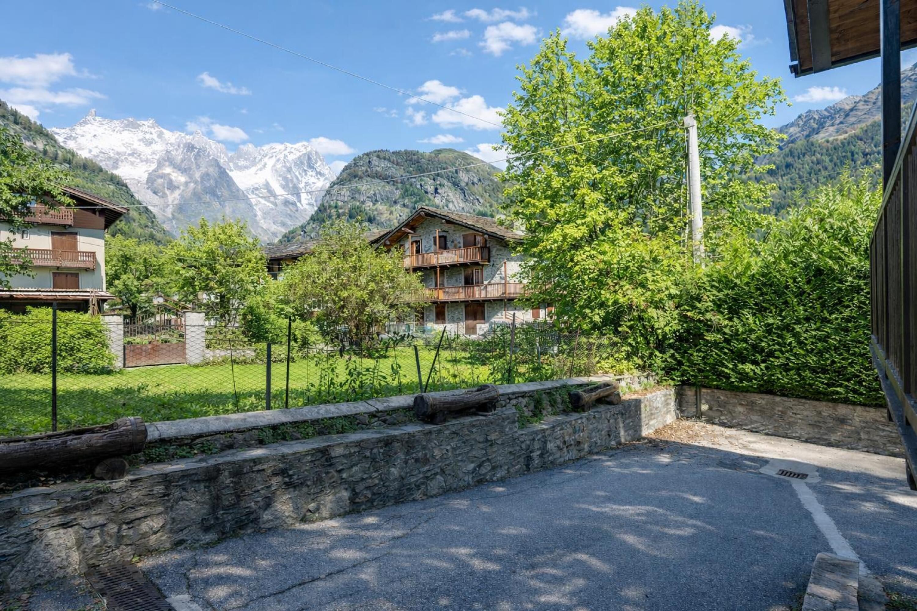Apartamento Familiar, 2 quartos, 2 casas de banho (Lovely Apartment In Courmayeur) | Terrenos do alojamento