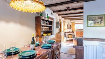 Apartamento Standard, vários quartos, 2 casas de banho (Lovely Apartment In Courmayeur) | Sala de jantar