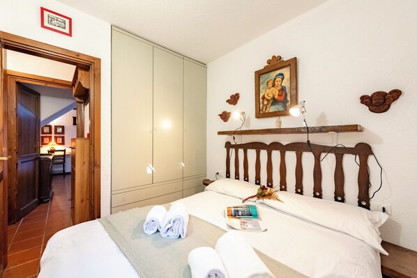 Apartamento standard, vários quartos, 2 banheiros (Lovely Apartment In Courmayeur) | 2 quartos, ferros/tábuas de passar roupa, Wi-Fi (sobretaxa)