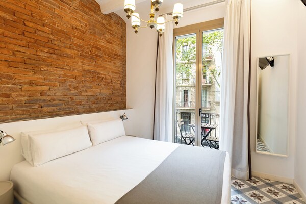Uma Suites Sagrada Familia - Costa Brava