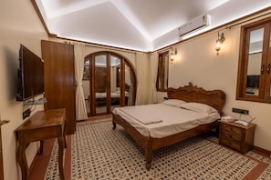 Quarto luxo, sacada, vista para a piscina | Wi-Fi de cortesia