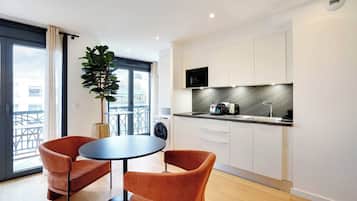 Apartamento | Cozinha privada | Utensílios de cozinha