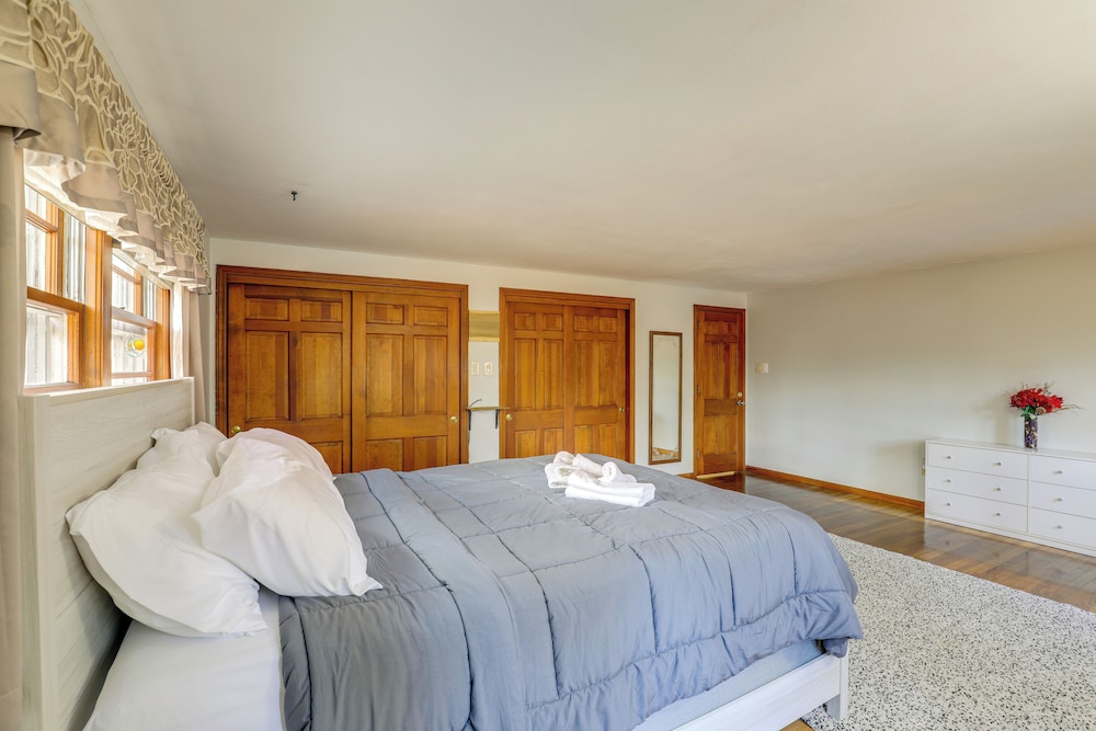 Peek-a-boo Lake Views & Yard: Windham Home - Londonderry, NH